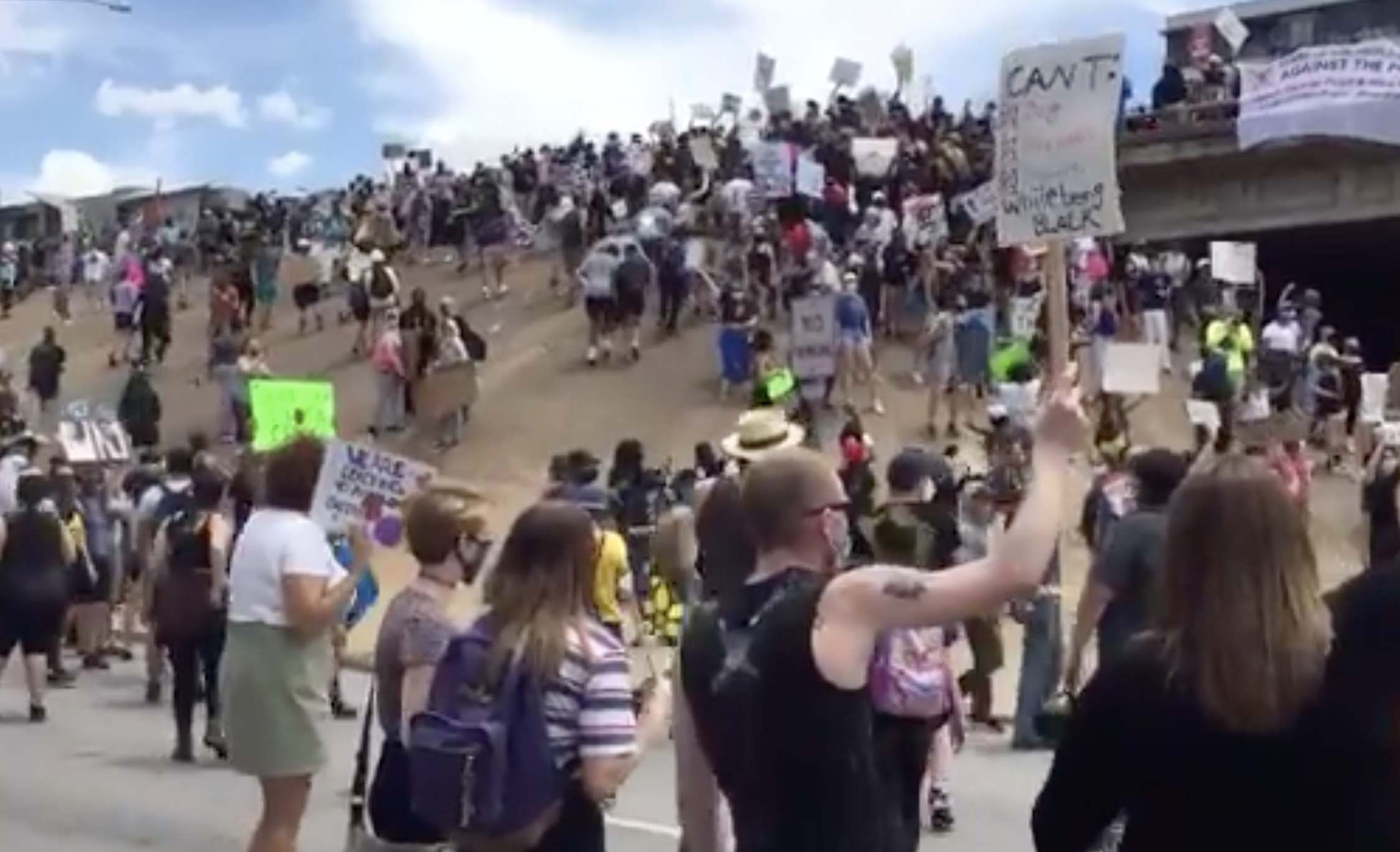 Protesters stop traffic on interstate in Austin, Texas - Tactical Sh*t